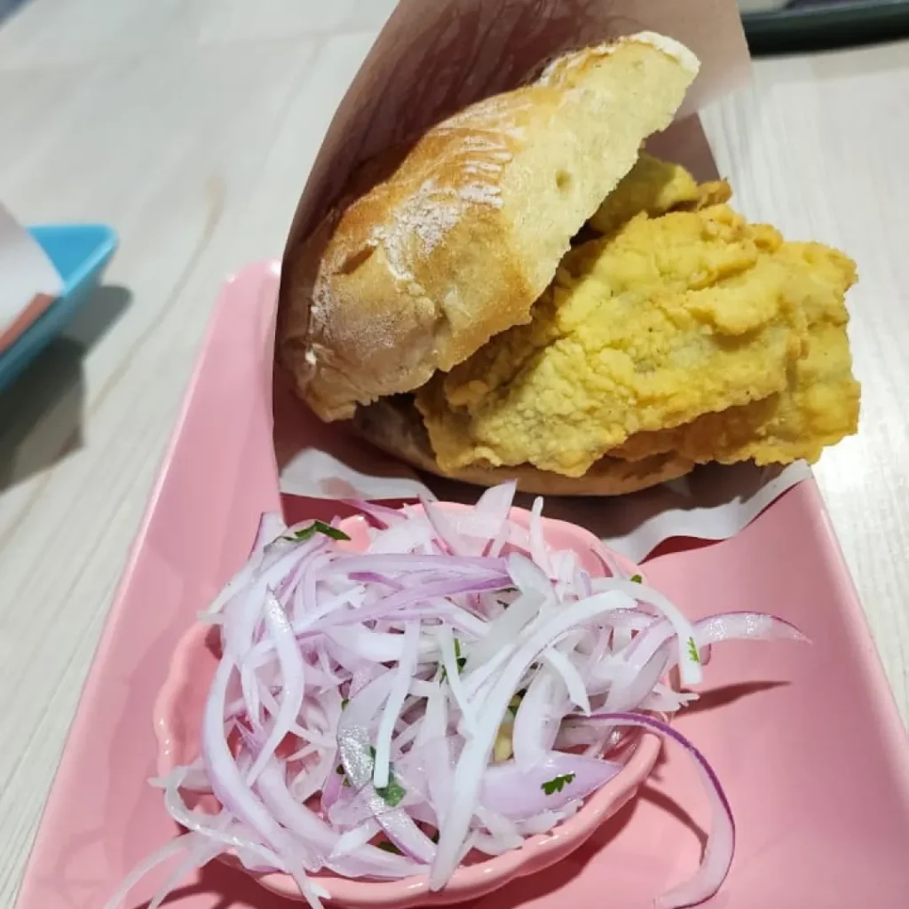 Pan con pejerrey - Berypez